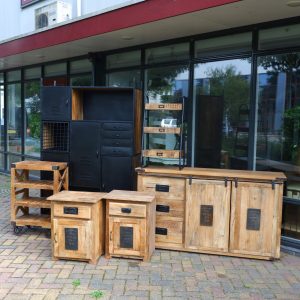 industrieel mangohouten dressoir factory 2 schuifdeuren jupiter iron ...